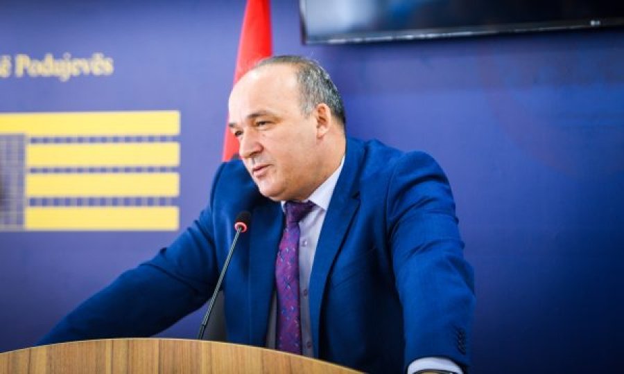 Bulliqi flet pasi kryqi u vendos në Podujevë - Kosova Sot Bulliqi flet pasi kryqi u vendos në Podujevë - Kosova Sot
